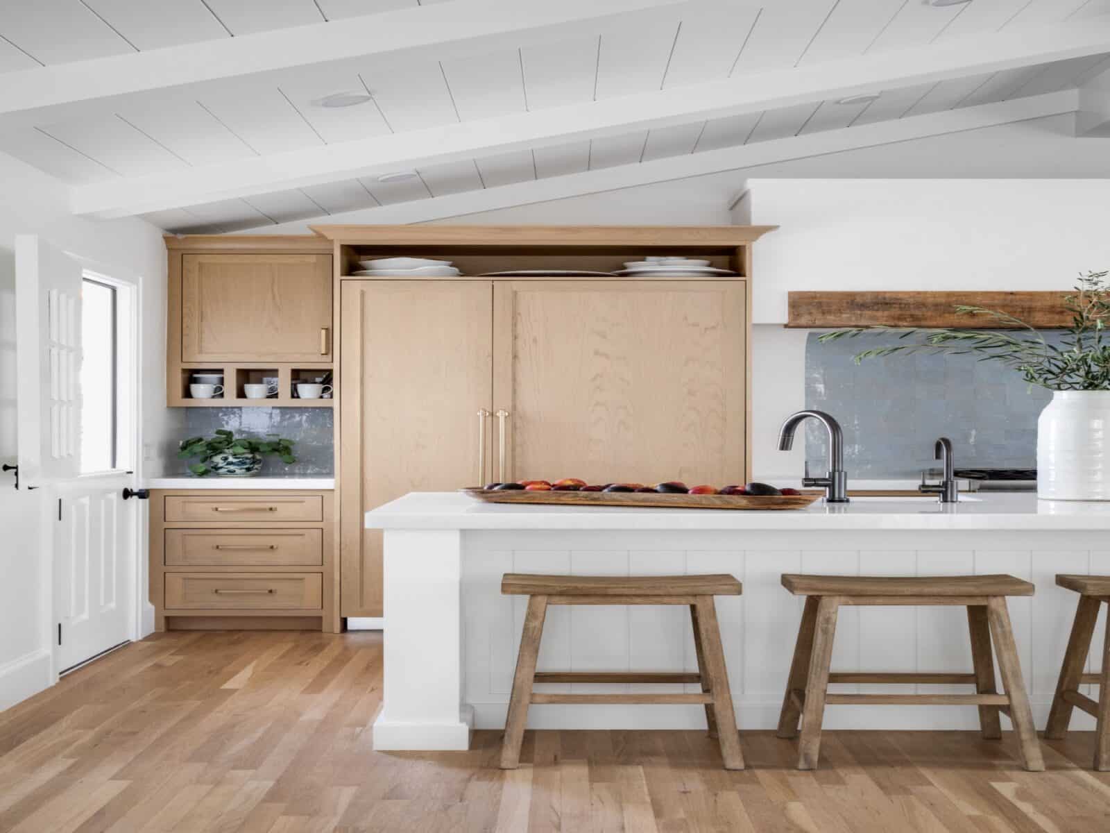 Explore 20 White Oak Kitchen Designs for a Fresh Look - Enthralling ...