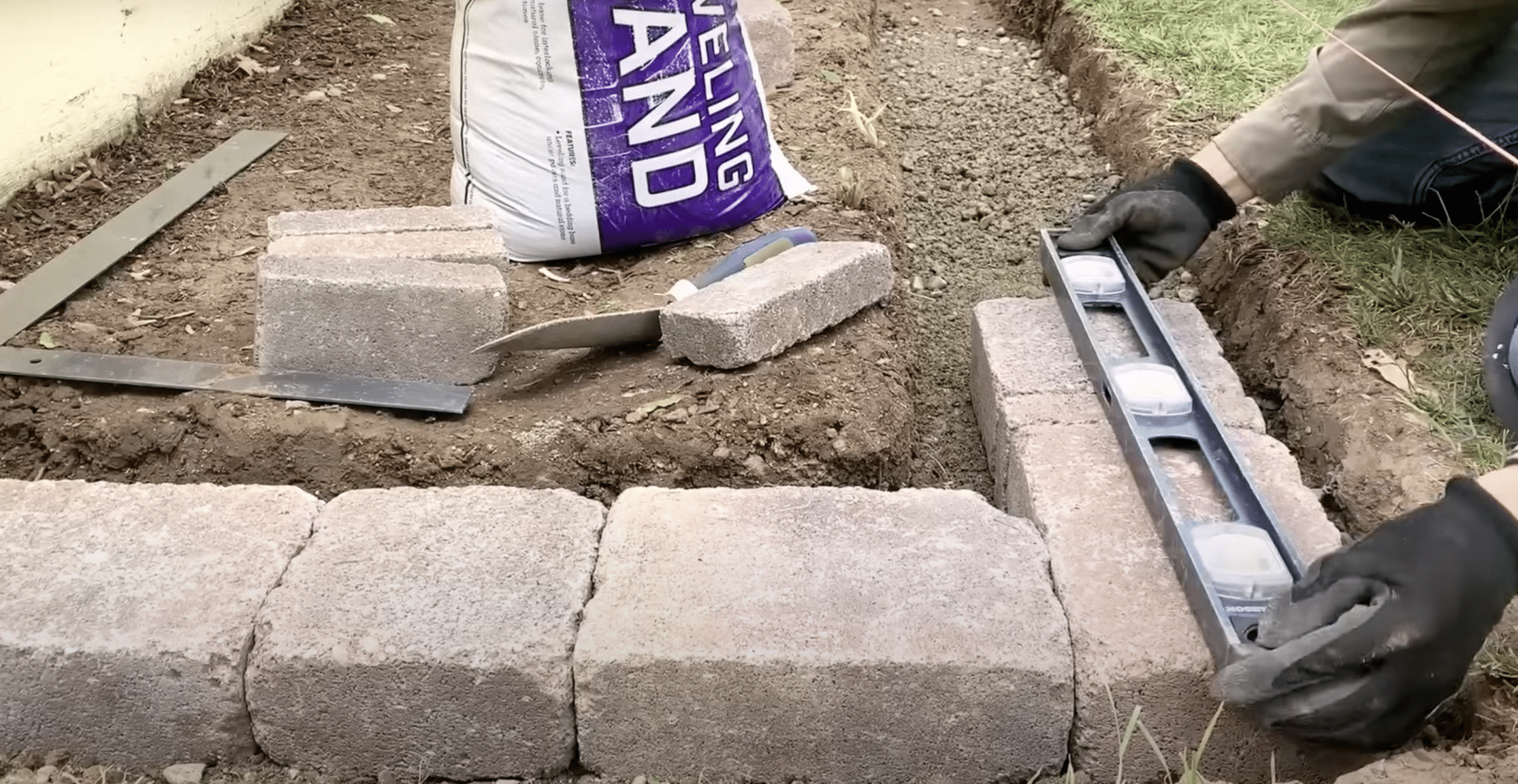 How To Lay Bricks For Garden Edging: A Step-by-Step Guide - Enthralling ...