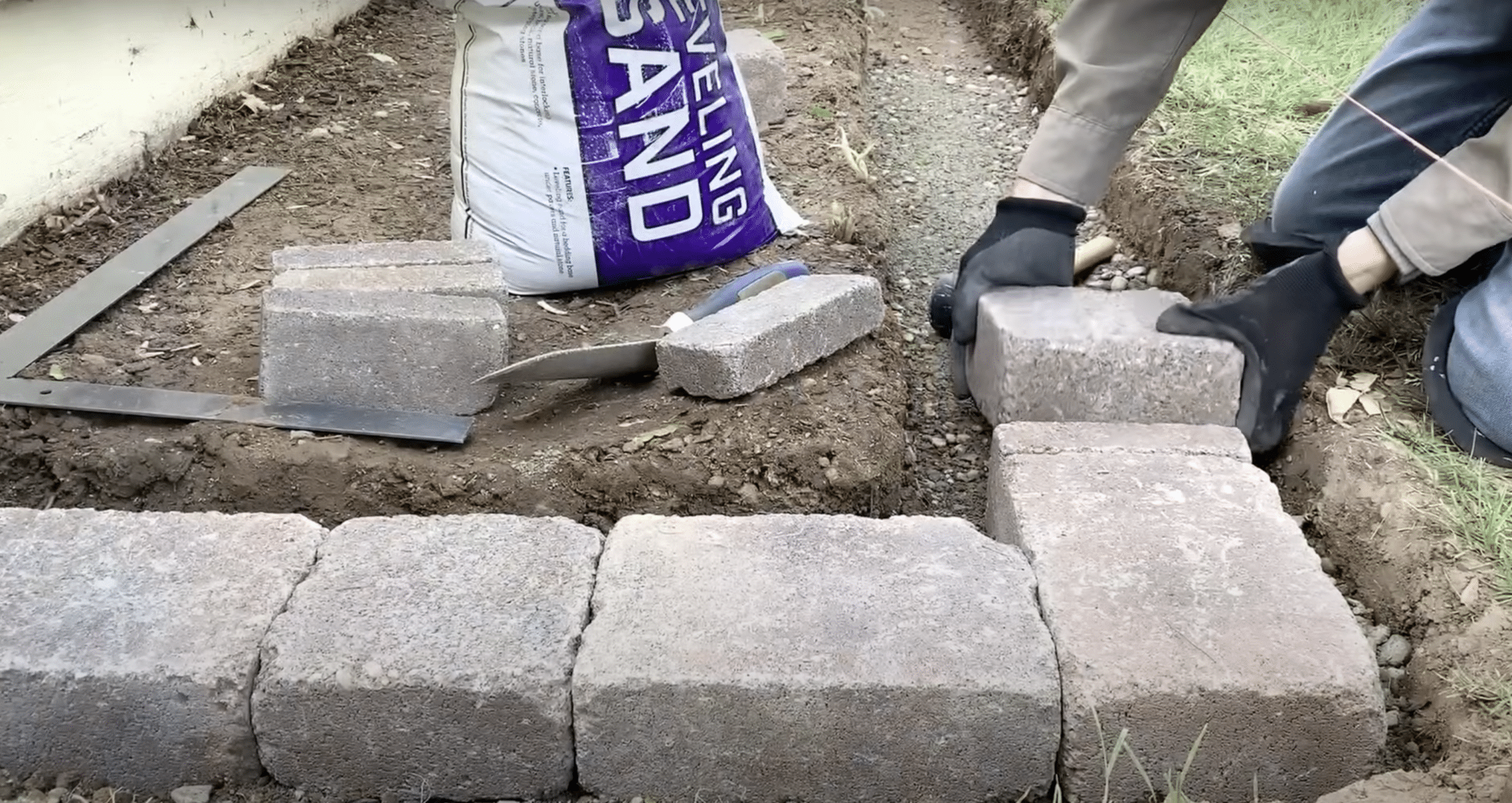 How To Lay Bricks For Garden Edging: A Step-by-Step Guide - Enthralling ...